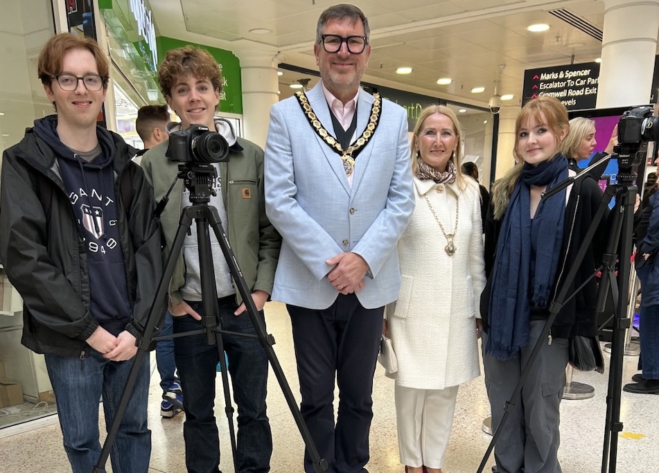 Film students help promote Fairtrade Reigate - Reigate College